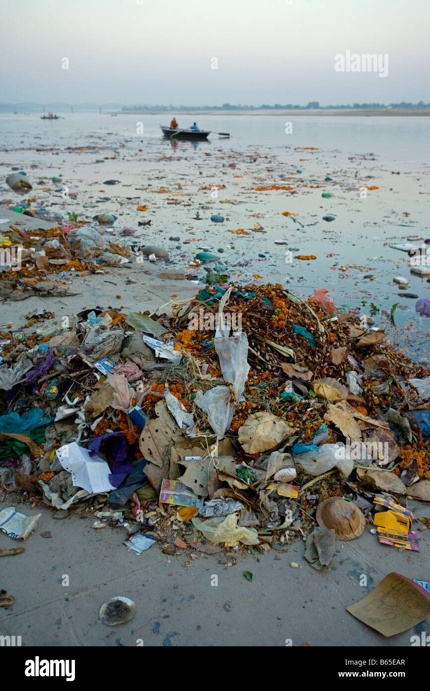 India, Uttar Pradesh, Varanasi, Ganga river, Rubbish in river Stock ...