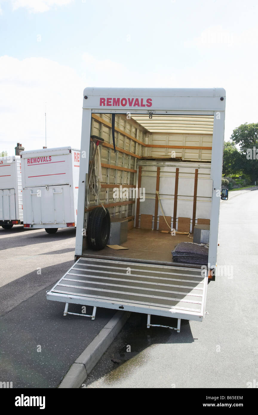 Removal hi-res stock photography and images - Alamy