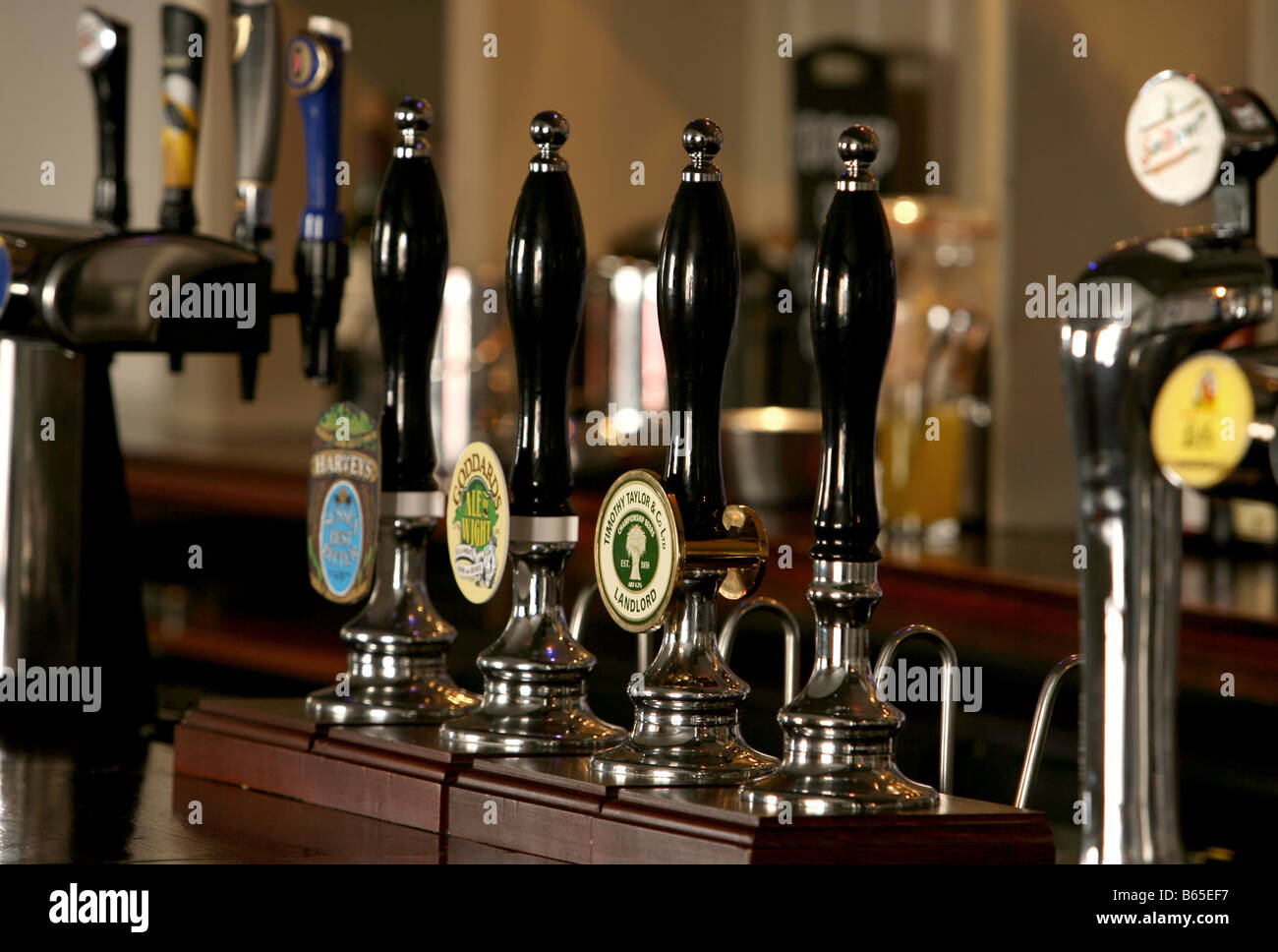 Beer pumps pub hi-res stock photography and images - Alamy