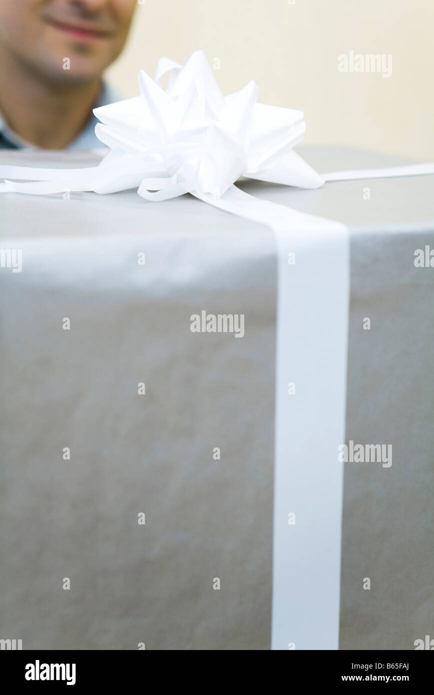 Men carrying big object hi-res stock photography and images - Alamy