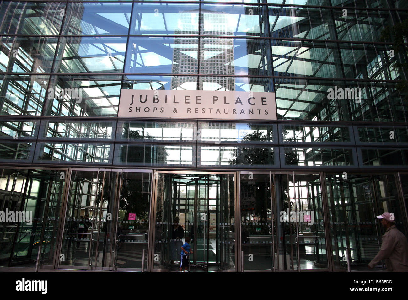 Entrance to Jubilee Place shopping & restaurant centre in Canary Wharf ...