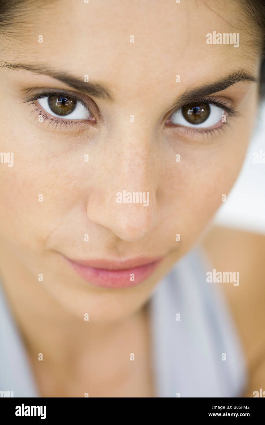 Woman smiling at camera, portrait Stock Photo - Alamy