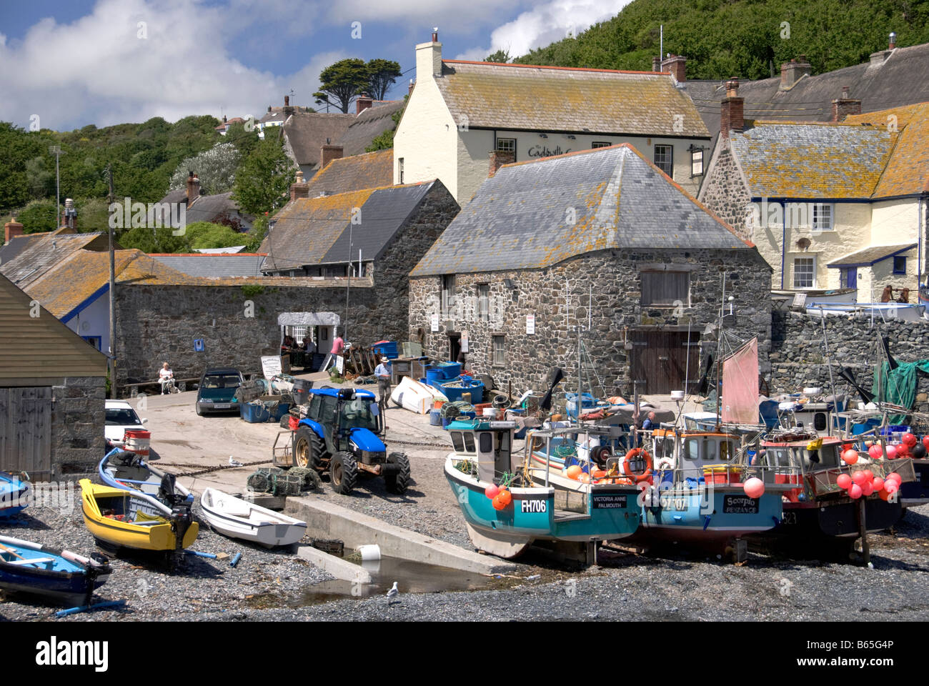 Fishing boat cadgwith harbour hi-res stock photography and images - Alamy