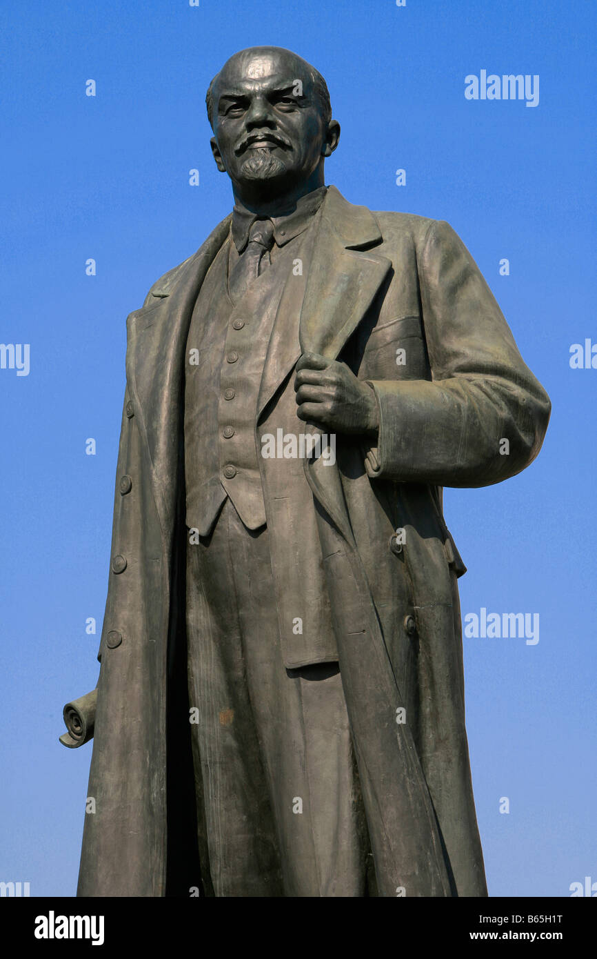 Statue of Vladimir Ilyich Lenin at the All Russia Exhibition Centre in ...