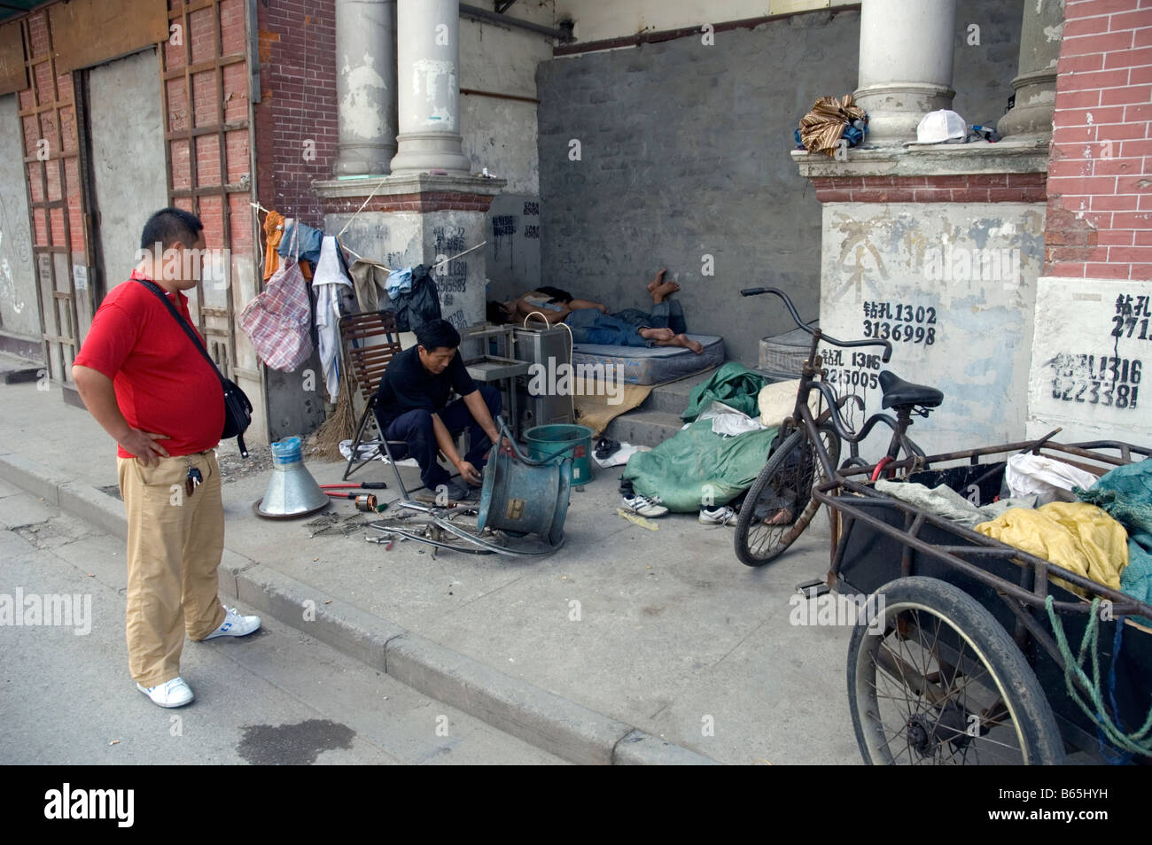China. Shanghai. Street scene puncture repair man 2007 Stock Photo - Alamy