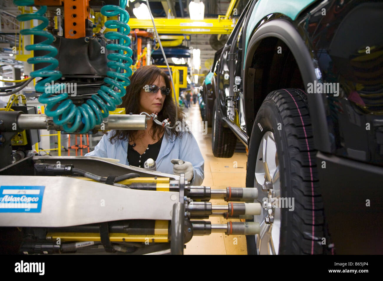 Assembly line workers america hi-res stock photography and images - Alamy