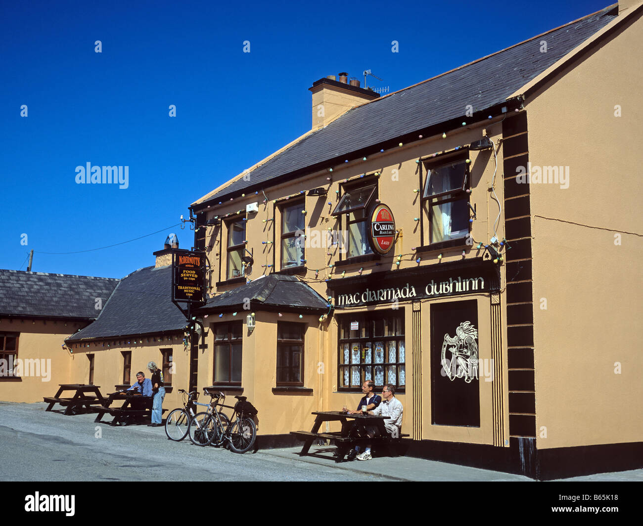 Doolin pub hi-res stock photography and images - Alamy