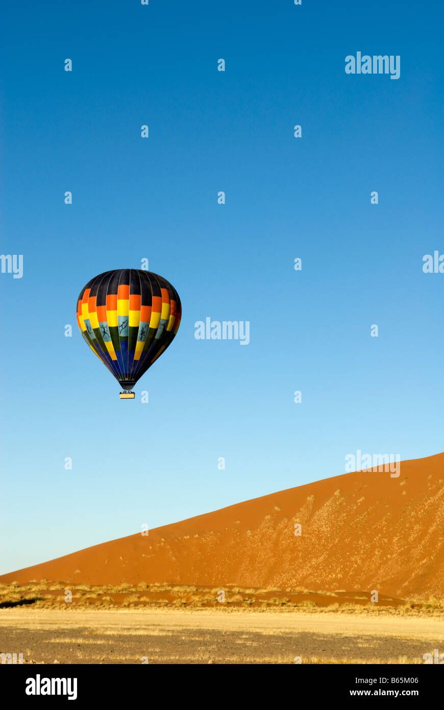 Sossusvlei namibia hot air balloon hi-res stock photography and images ...