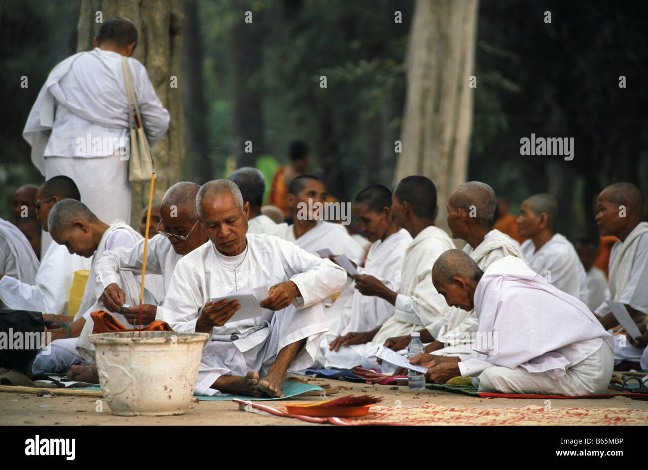 WHITE ROBED KHMER MONKS GATHER OUTSIDE THE BAYON TEMPLE, TO PAY RESPECT ...
