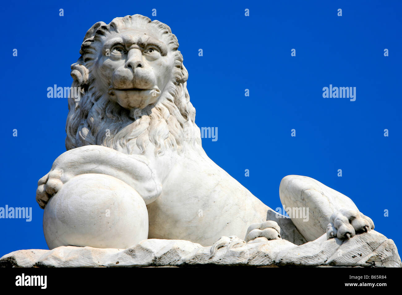A neoclassical statue of a lion in the gardens of the 18th century ...