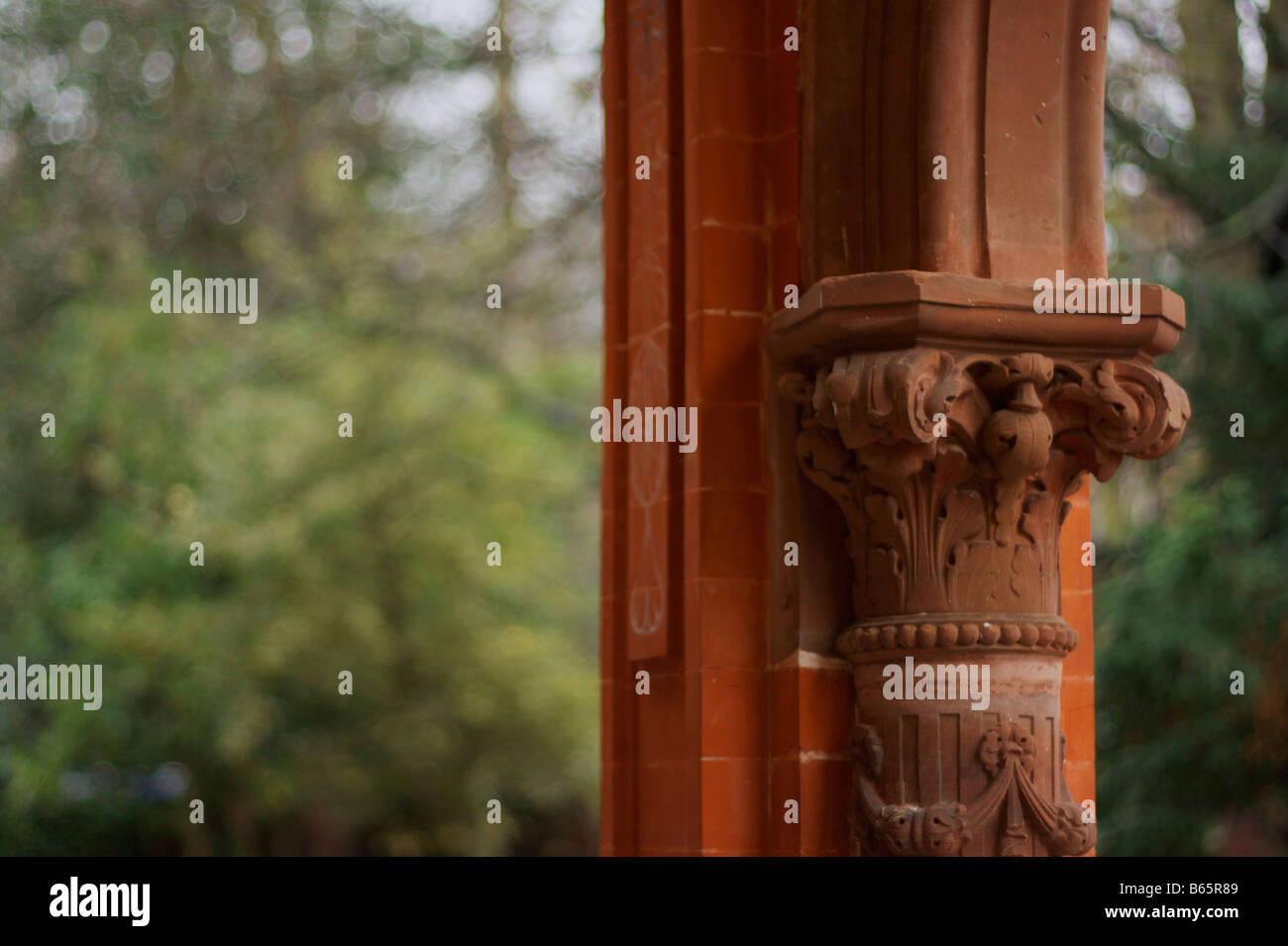 Carved pillar support hi-res stock photography and images - Alamy