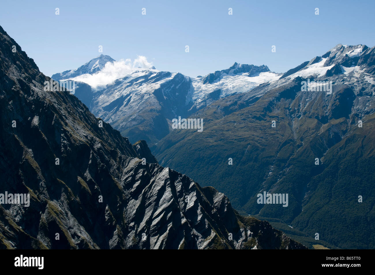 Mount Aspiring over the Matukituki valley, from the Cascade Saddle ...