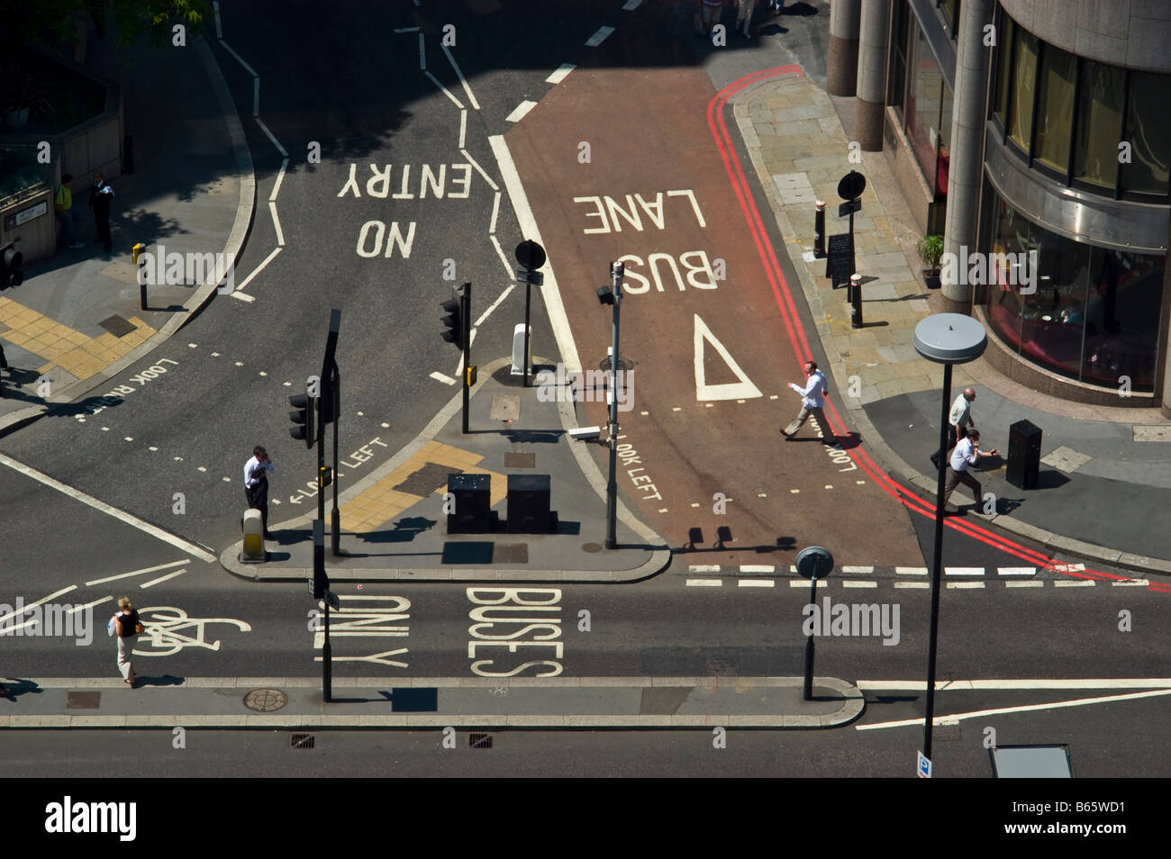 London, England, UK. Road markings in The City Stock Photo - Alamy