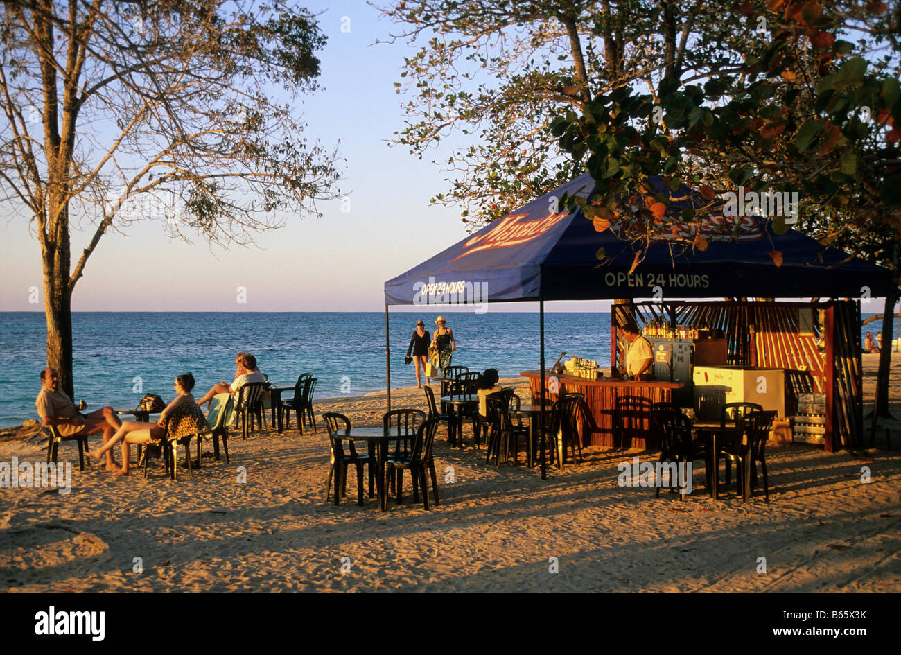 cuba holguin province guardalavaca beach bar Stock Photo - Alamy