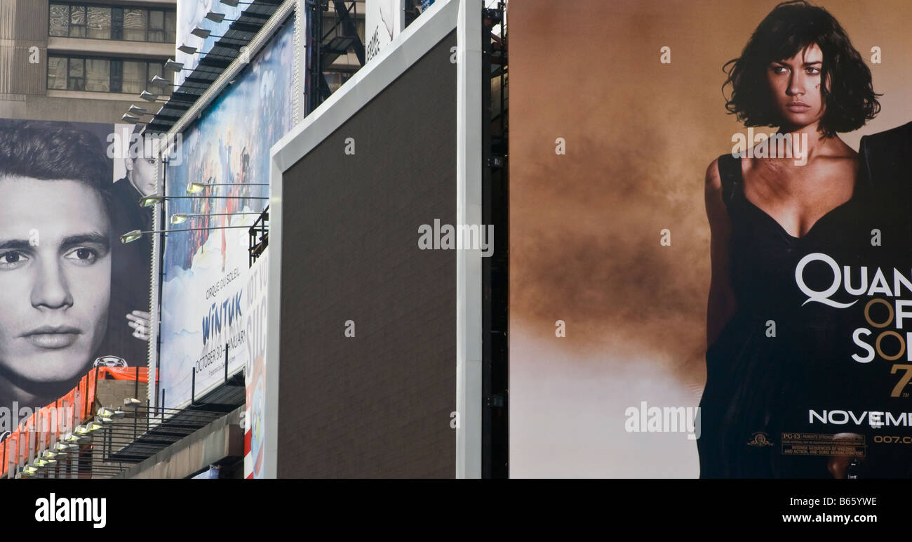 Billboards new york hi-res stock photography and images - Alamy