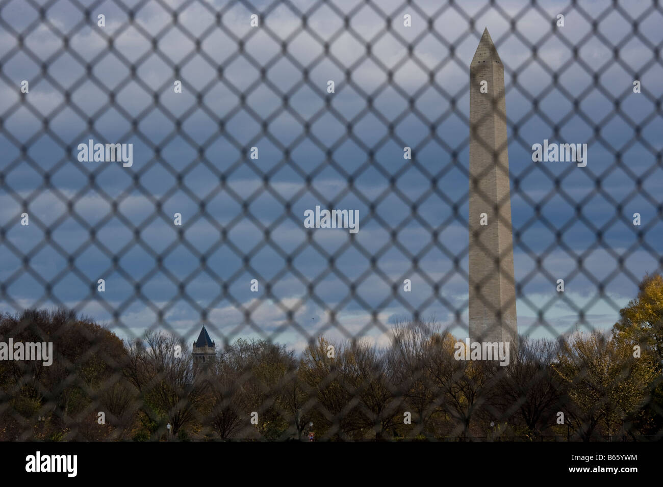 Fenced Washington Monument Stock Photo - Alamy