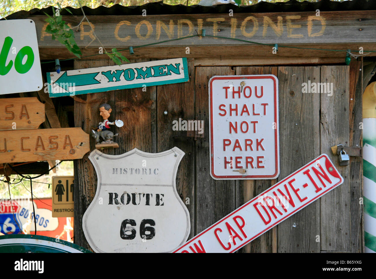 Timber signs hi-res stock photography and images - Alamy