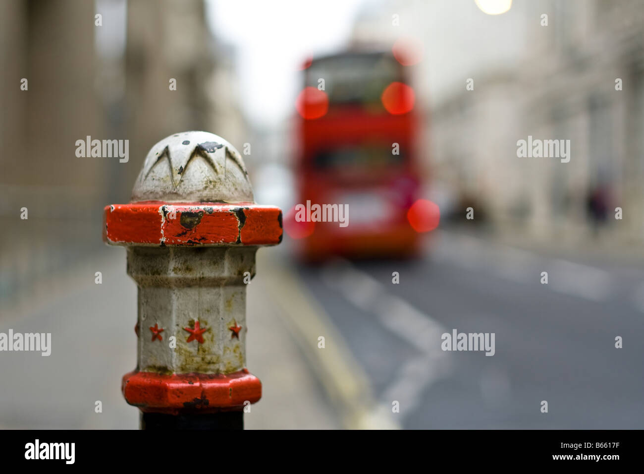 Bus stop uk london hi-res stock photography and images - Alamy