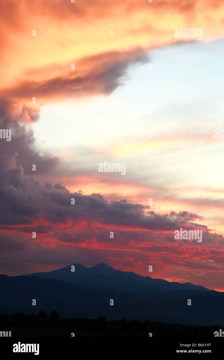 Sunset clouds mountains hi-res stock photography and images - Alamy