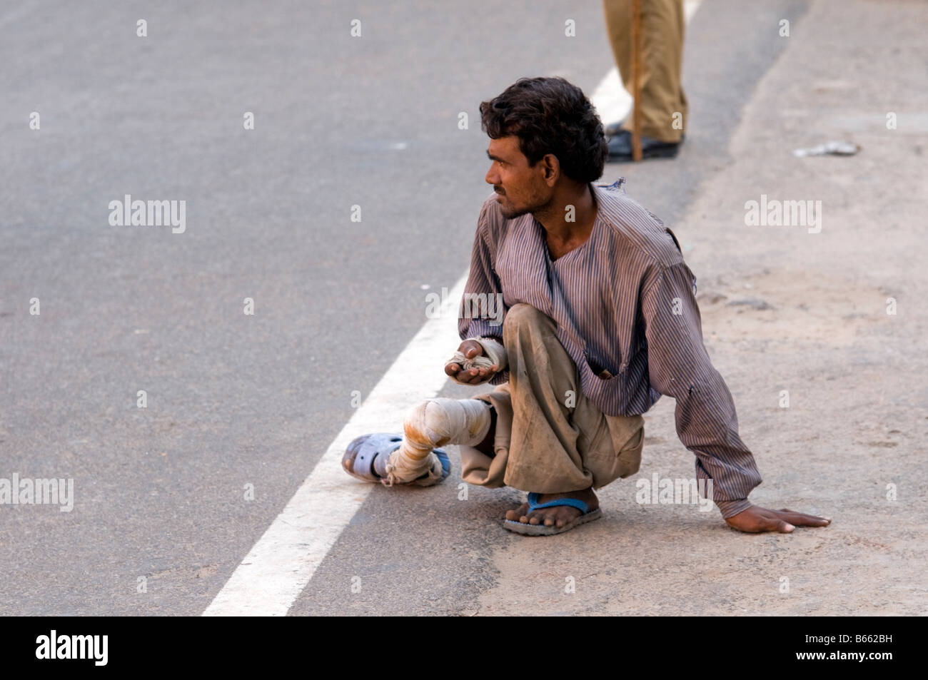 Indian child begging jaipur hi-res stock photography and images - Alamy