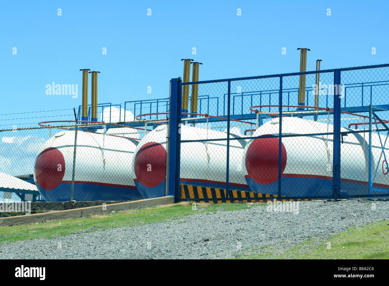 Gas storage tanks hi-res stock photography and images - Alamy