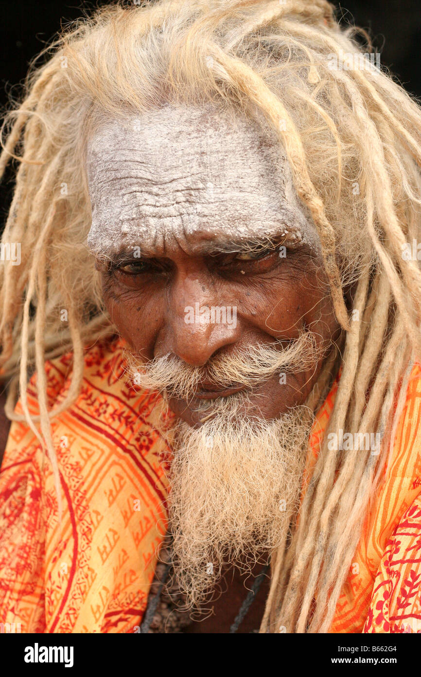 Elderly hindu man hi-res stock photography and images - Alamy
