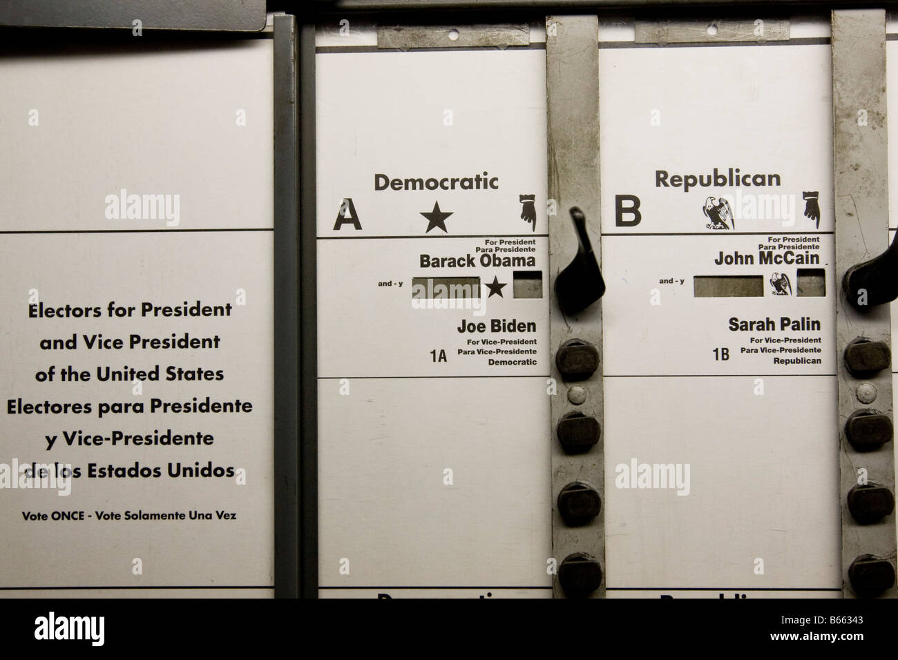 Voting booth united states hi-res stock photography and images - Alamy