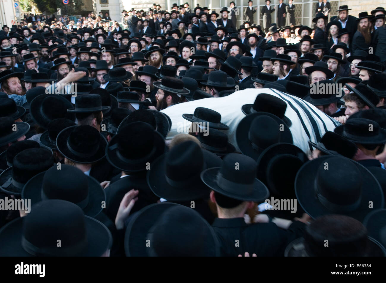 Orthodox funeral hi-res stock photography and images - Alamy