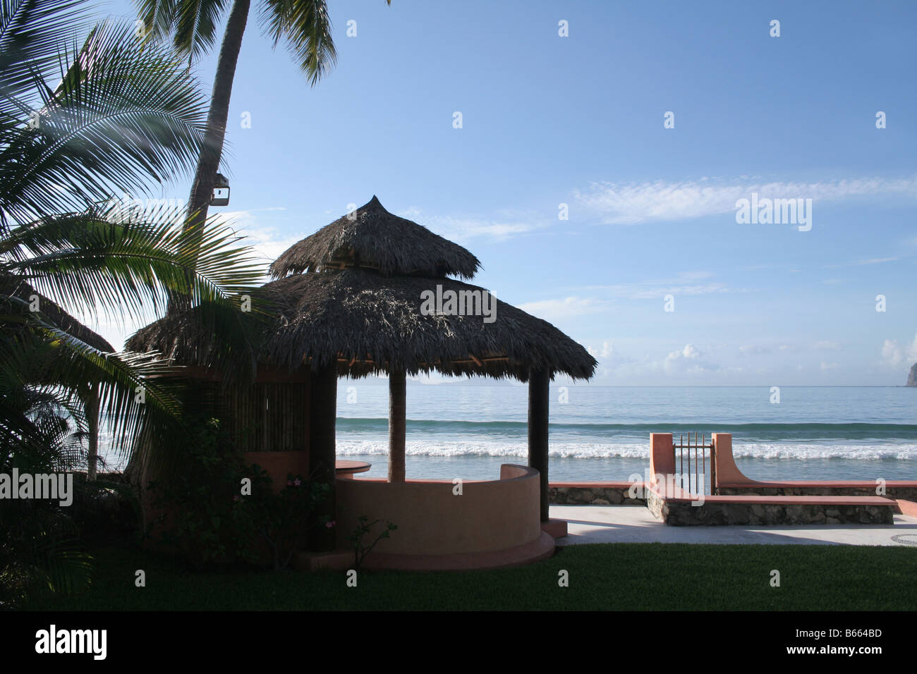 Mexico palm tree palapa beach hi-res stock photography and images - Alamy
