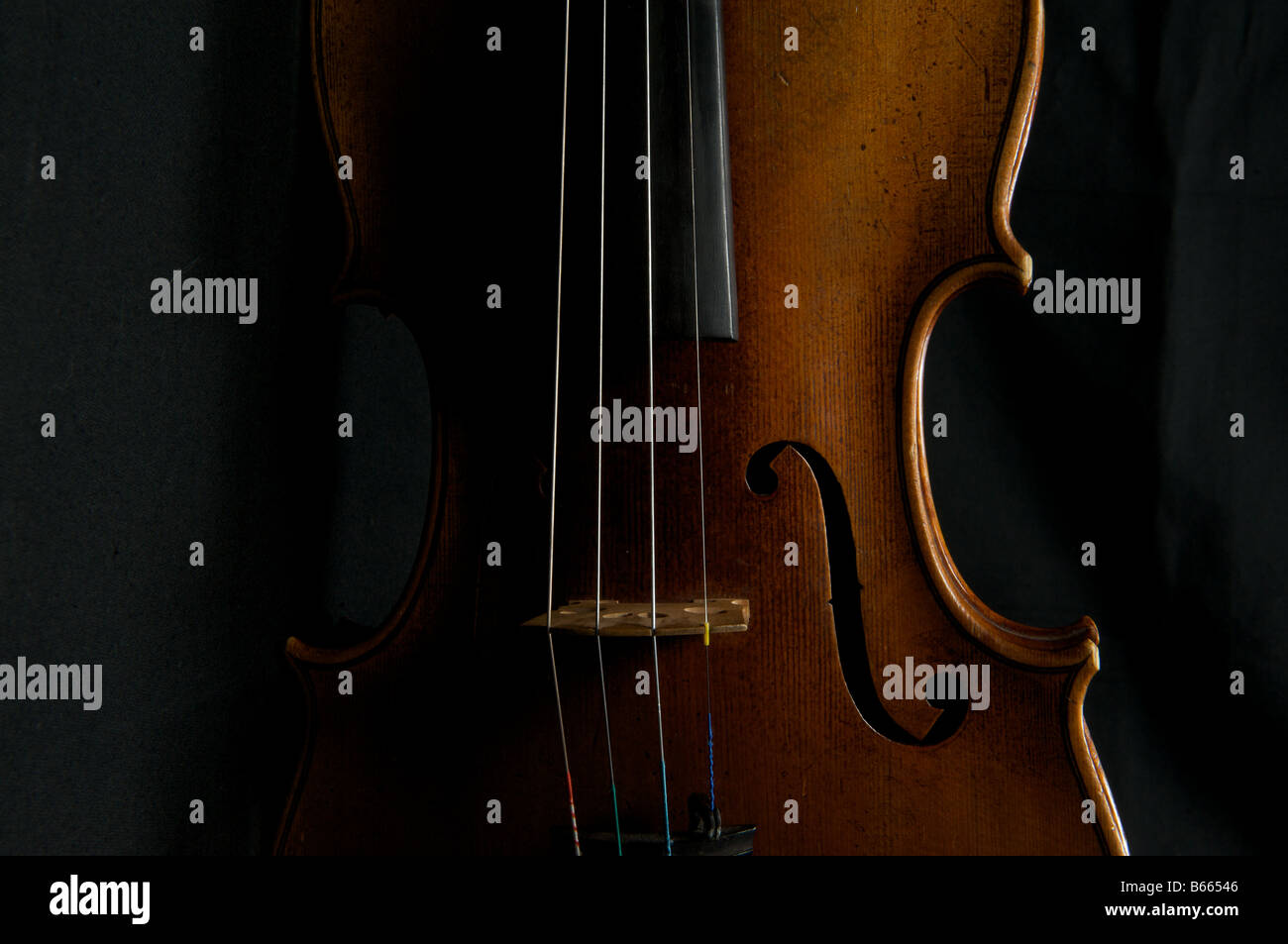 Details of a violin on black background Stock Photo - Alamy