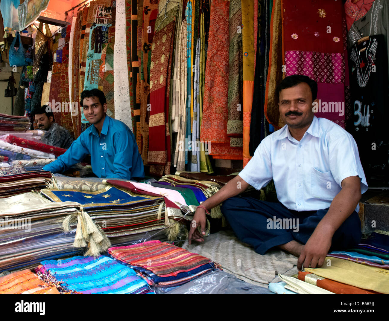 Fabric sari hi-res stock photography and images - Alamy