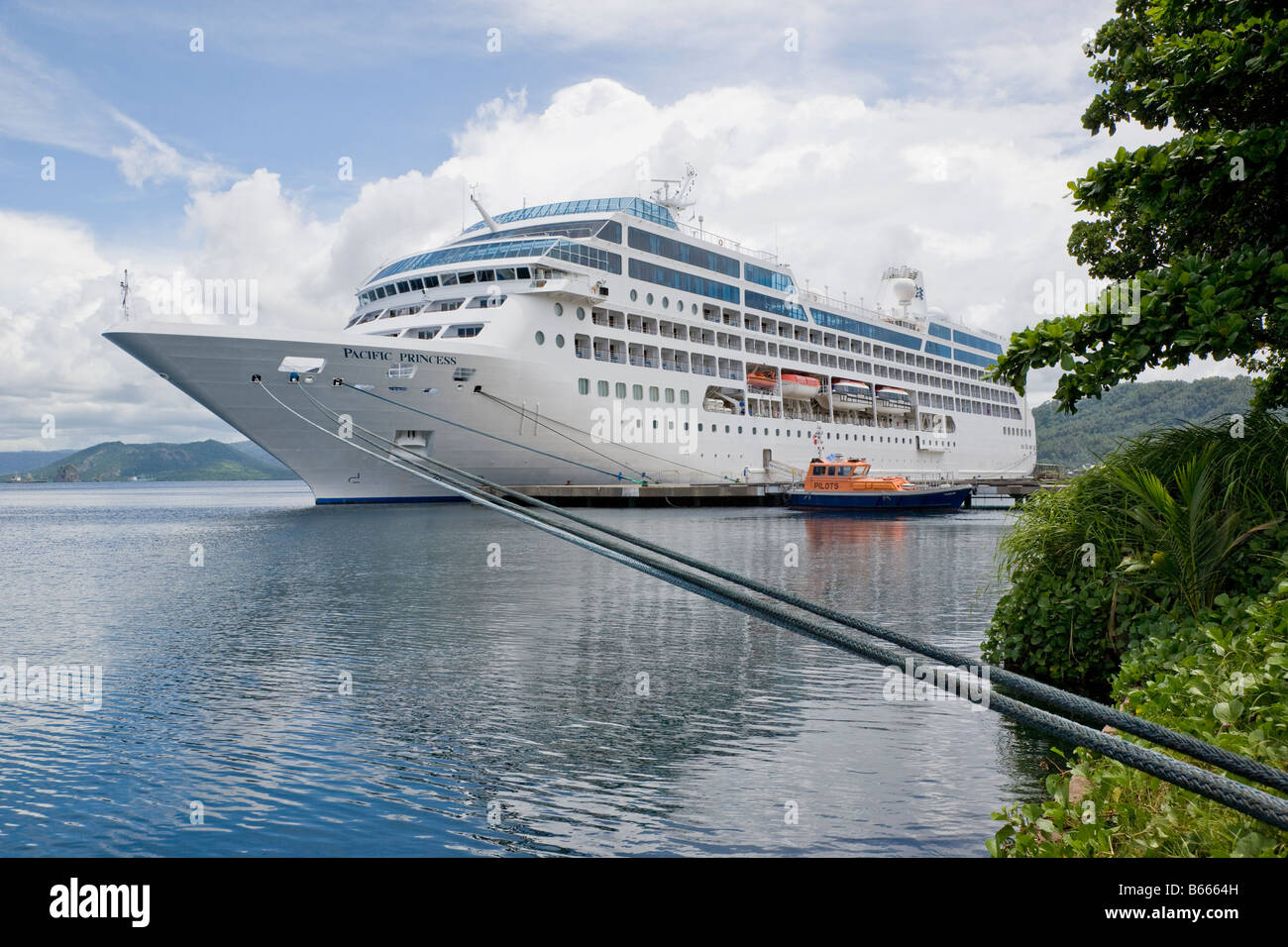 Cruise ship At Berth Stock Photo - Alamy