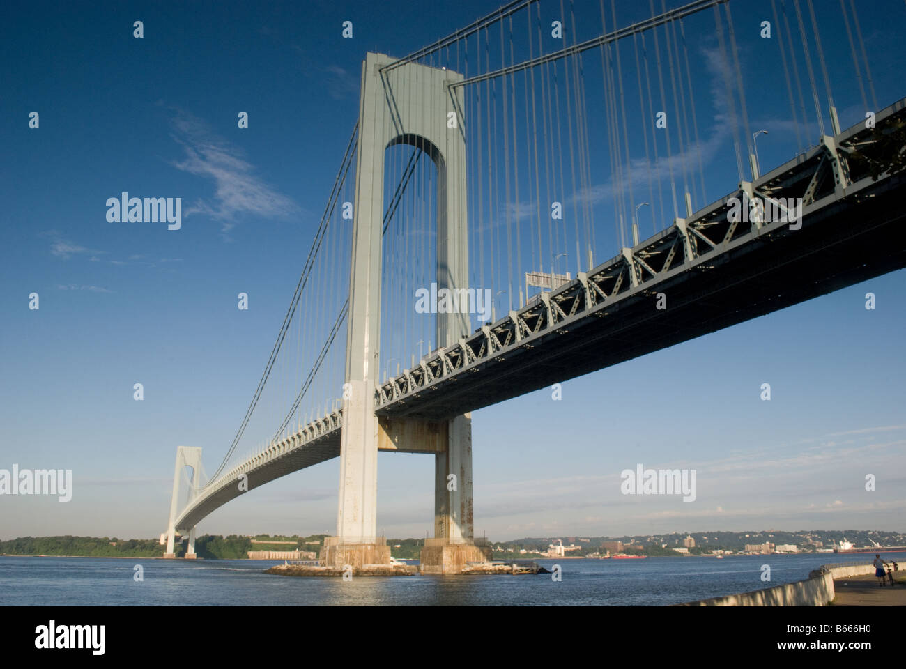 Narrow bridge hi-res stock photography and images - Alamy