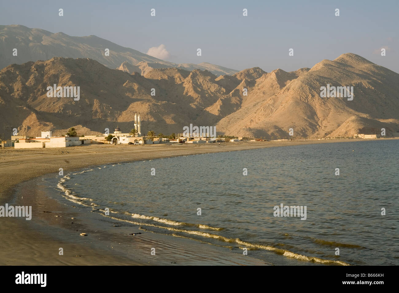 Oman Musandam peninsula Dibba mosque & beach Stock Photo - Alamy