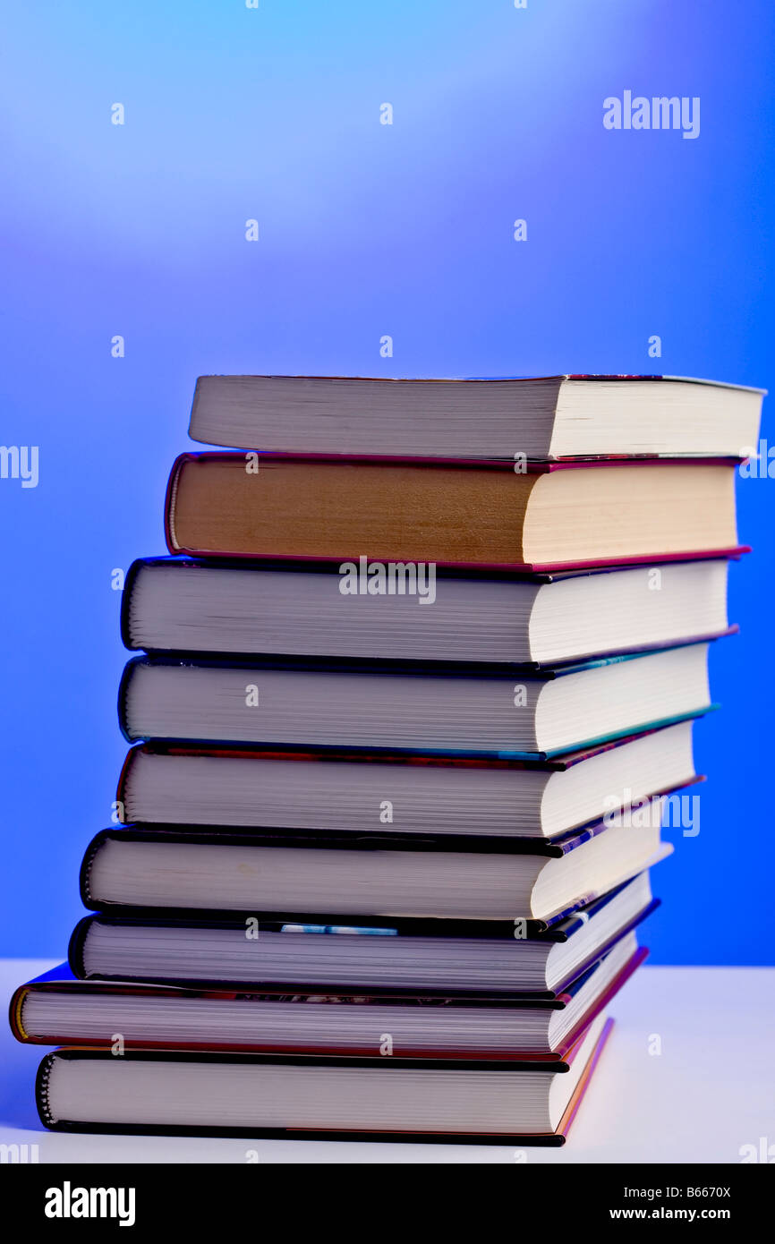 Heap of books hi-res stock photography and images - Alamy