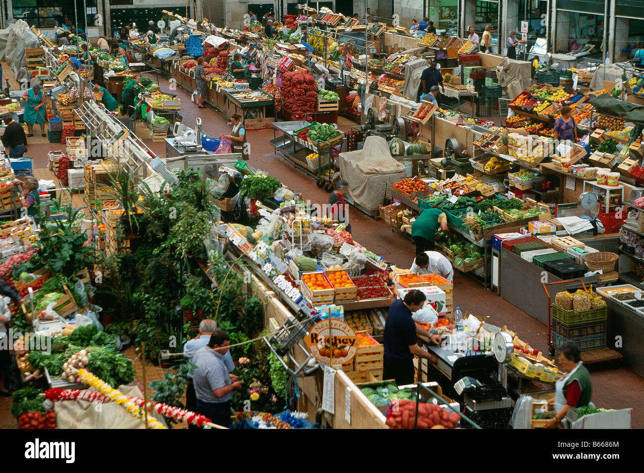 Mercado de ribeira lisbon hi-res stock photography and images - Alamy