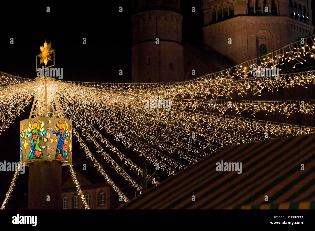 Scenes from a german Christmas market Stock Photo - Alamy