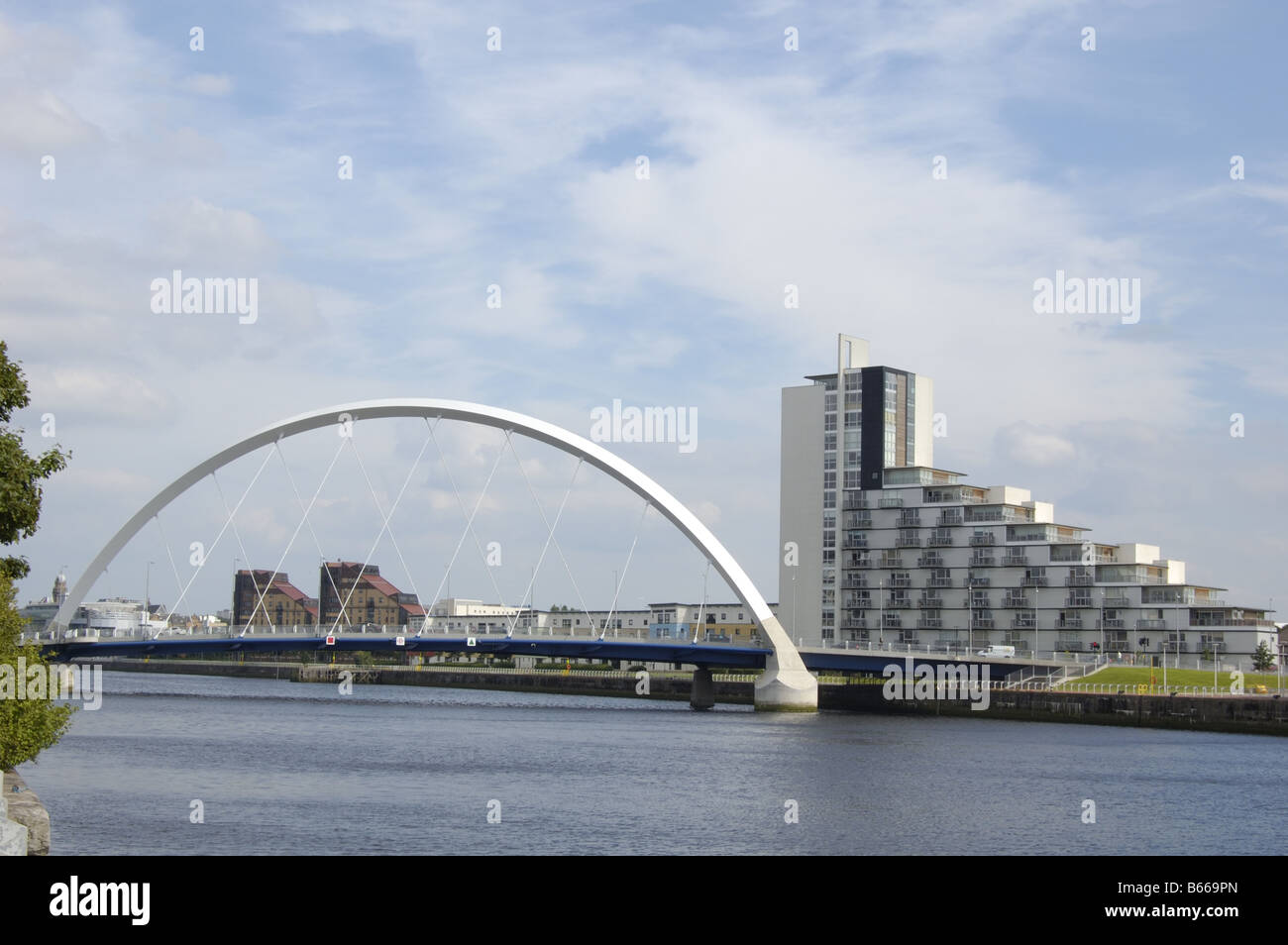 River clyde arc bridge hi-res stock photography and images - Alamy