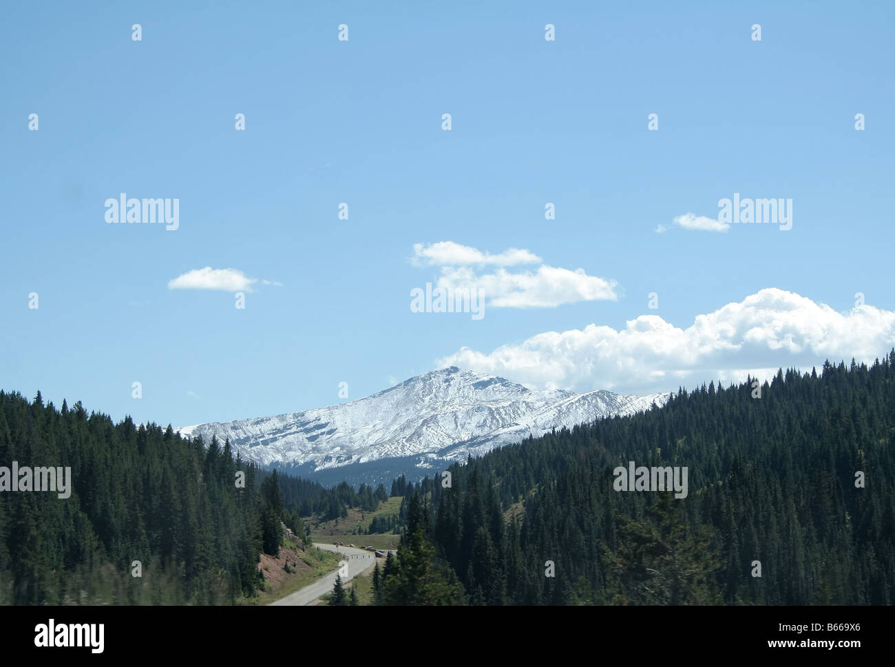 Snow capped high altitude peaks of the colorado rocky mountains Stock ...