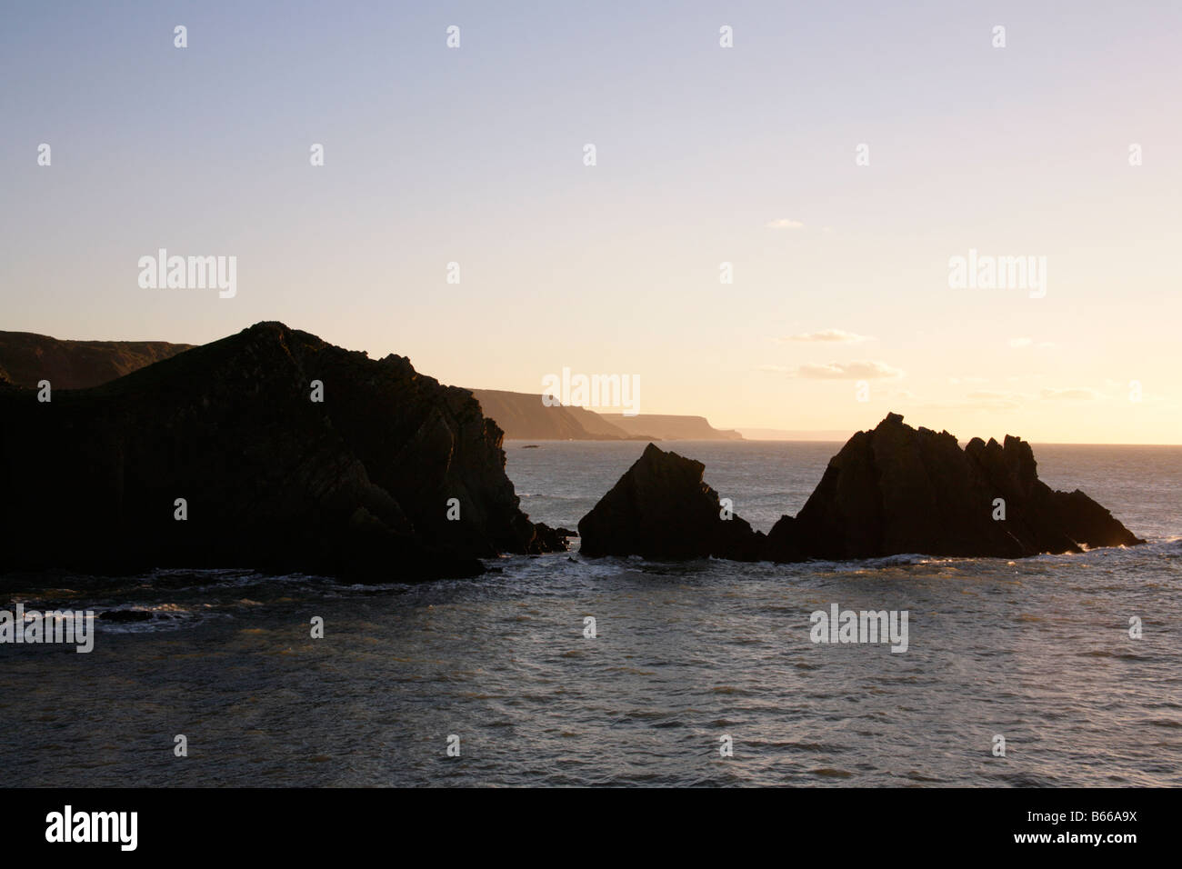 Jagged rocks hi-res stock photography and images - Alamy