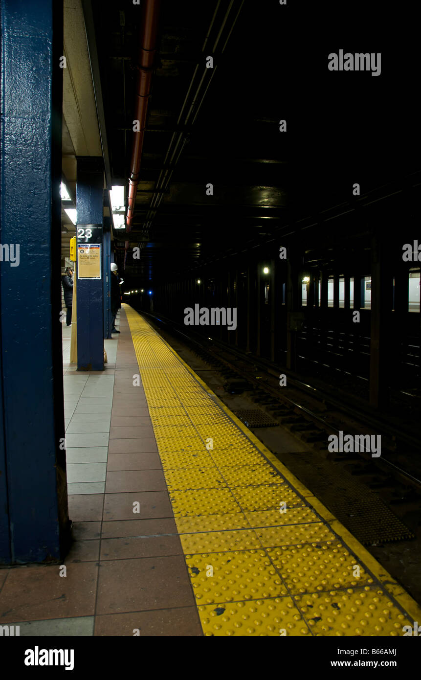 Subway station in Manhattan New York November 2008 Stock Photo - Alamy