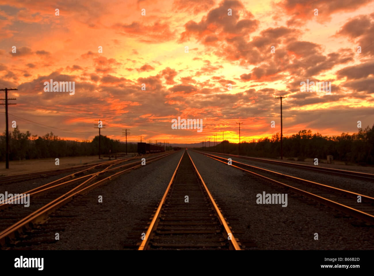 Sunshine on railroad tracks hi-res stock photography and images - Alamy