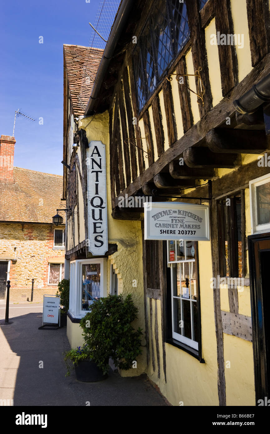 Old antiques store hi-res stock photography and images - Alamy