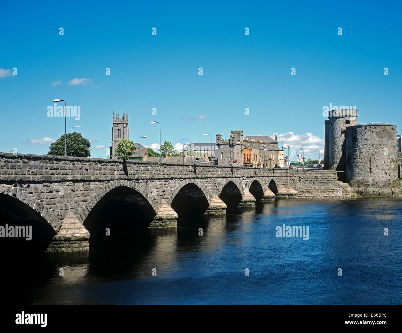 Limerick castles hi-res stock photography and images - Alamy