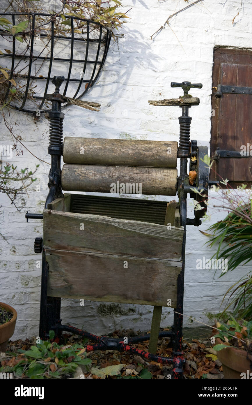 Old antique washing mangle used hi-res stock photography and images - Alamy