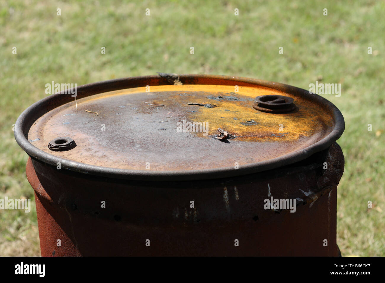 Burn barrel hi-res stock photography and images - Alamy