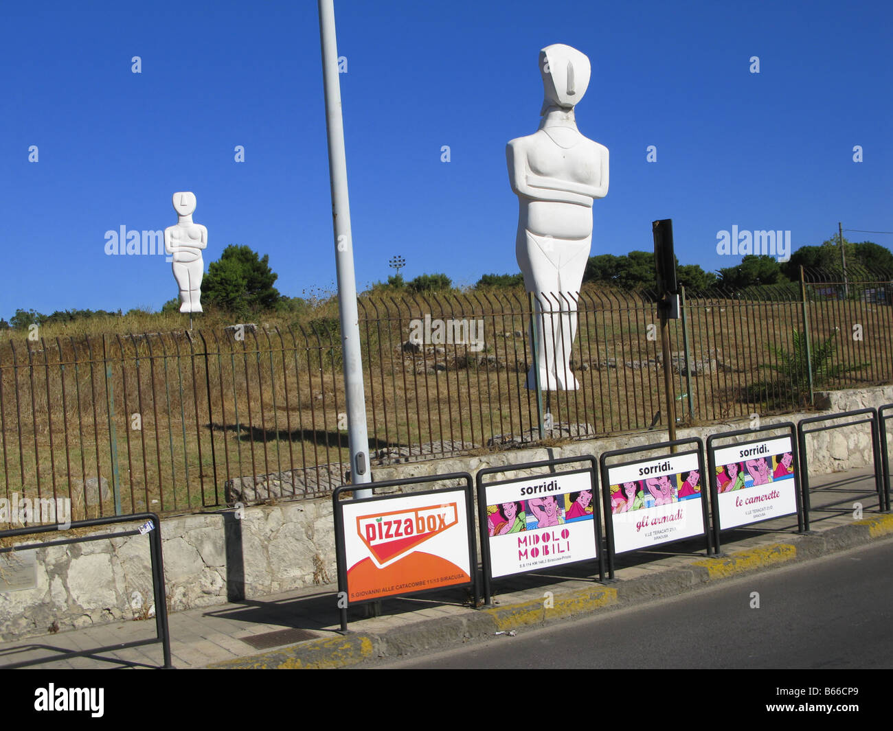 Roadside Art, Syracuse, Sicily Stock Photo - Alamy