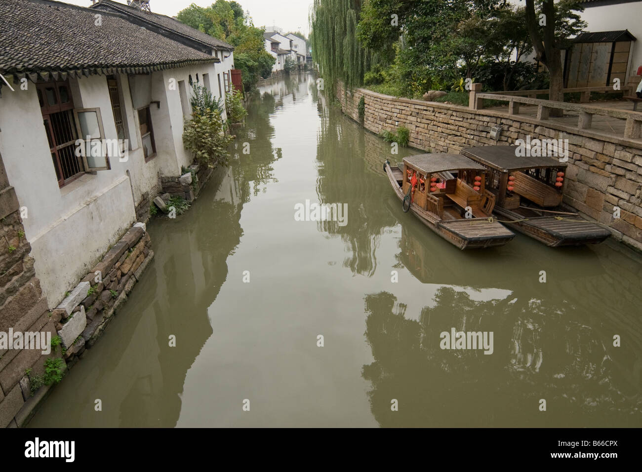 Chinese boats hi-res stock photography and images - Alamy