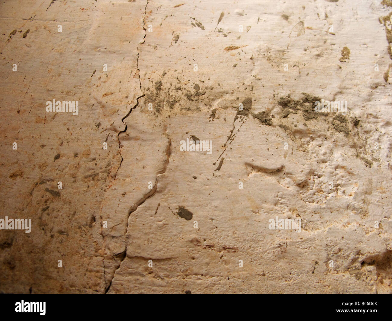 Cracked wall with splattered cement Stock Photo - Alamy