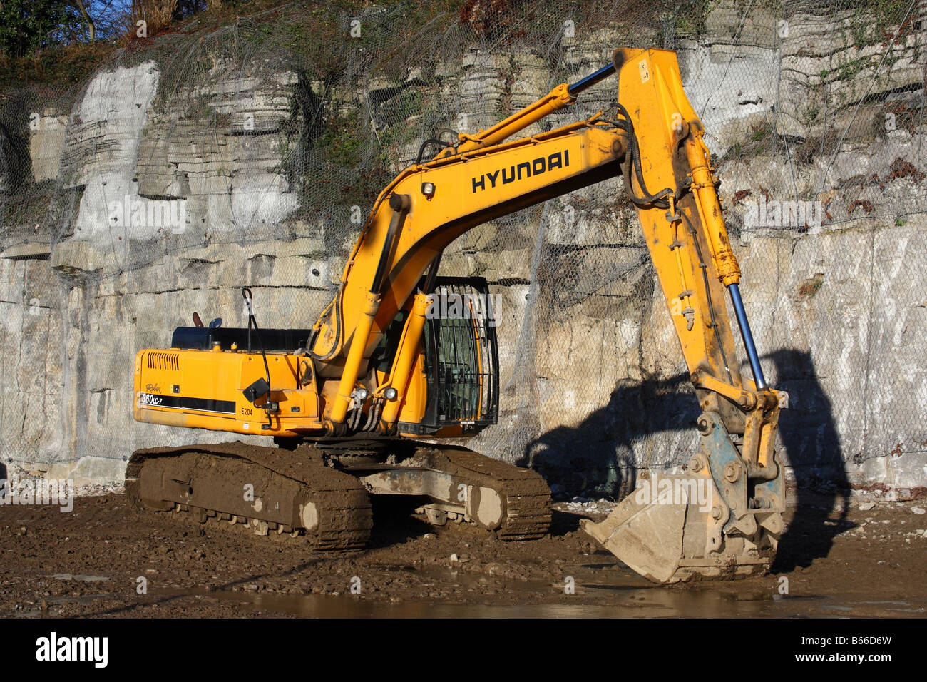 A caterpillar tracked Hyundai earthmover Stock Photo - Alamy